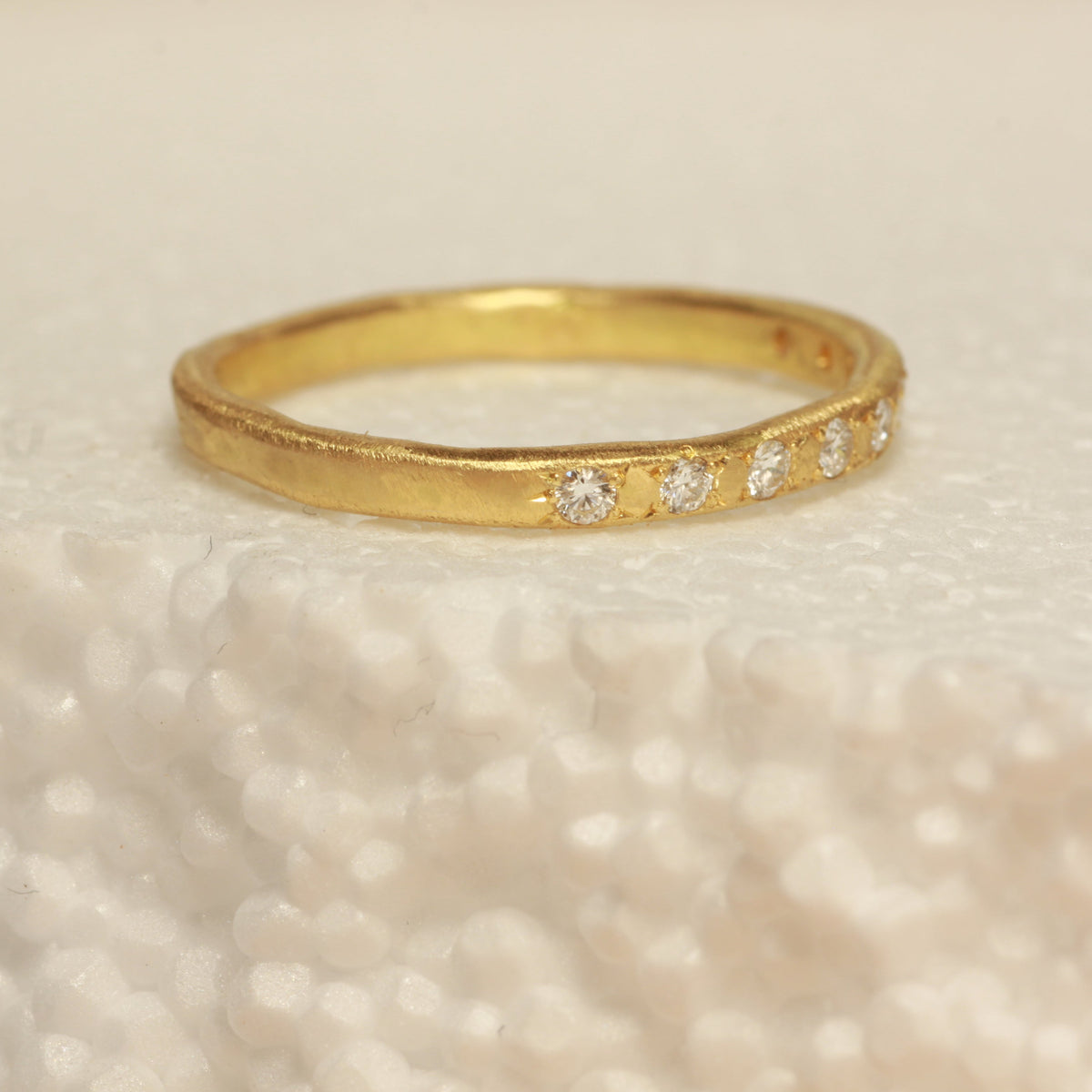 nine diamond ring - 18k - size 8 – bonus prize